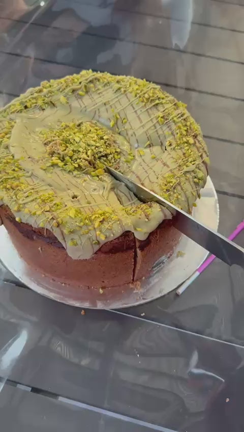 Viral Dubai Pistachio, Chocolate & Knafeh loaded Cake **48hrs Notice r ...
